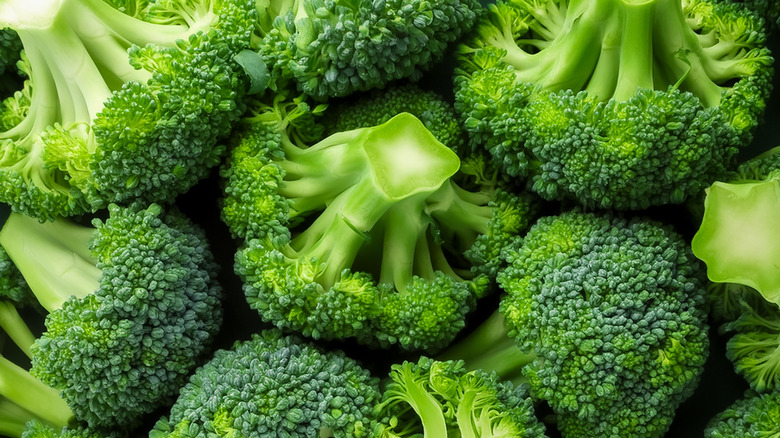 Here's How To Store Broccoli In Your Fridge