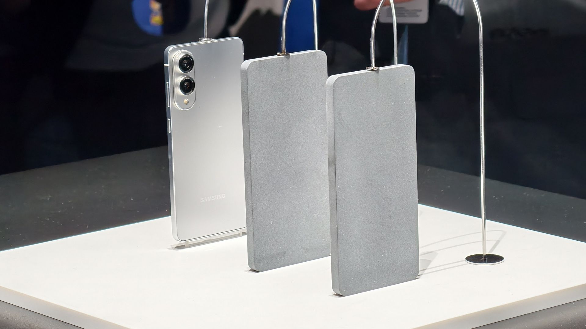 New Samsung Galaxy S25 Edge leak reveals screen and build details ...