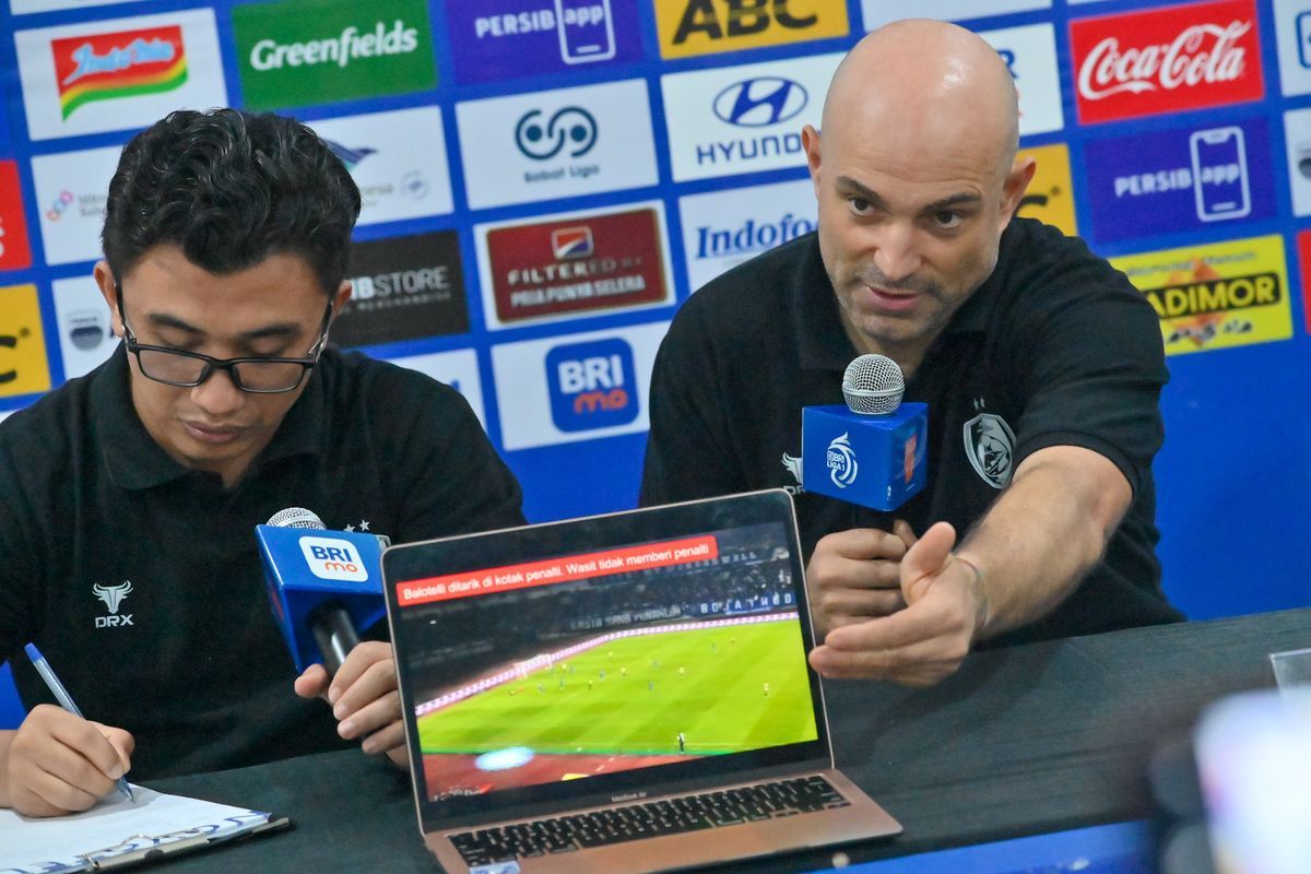 Pelatih PSM Nilai Gol Kemenangan Persib Tak Sah, Seharusnya Wasit Pakai VAR