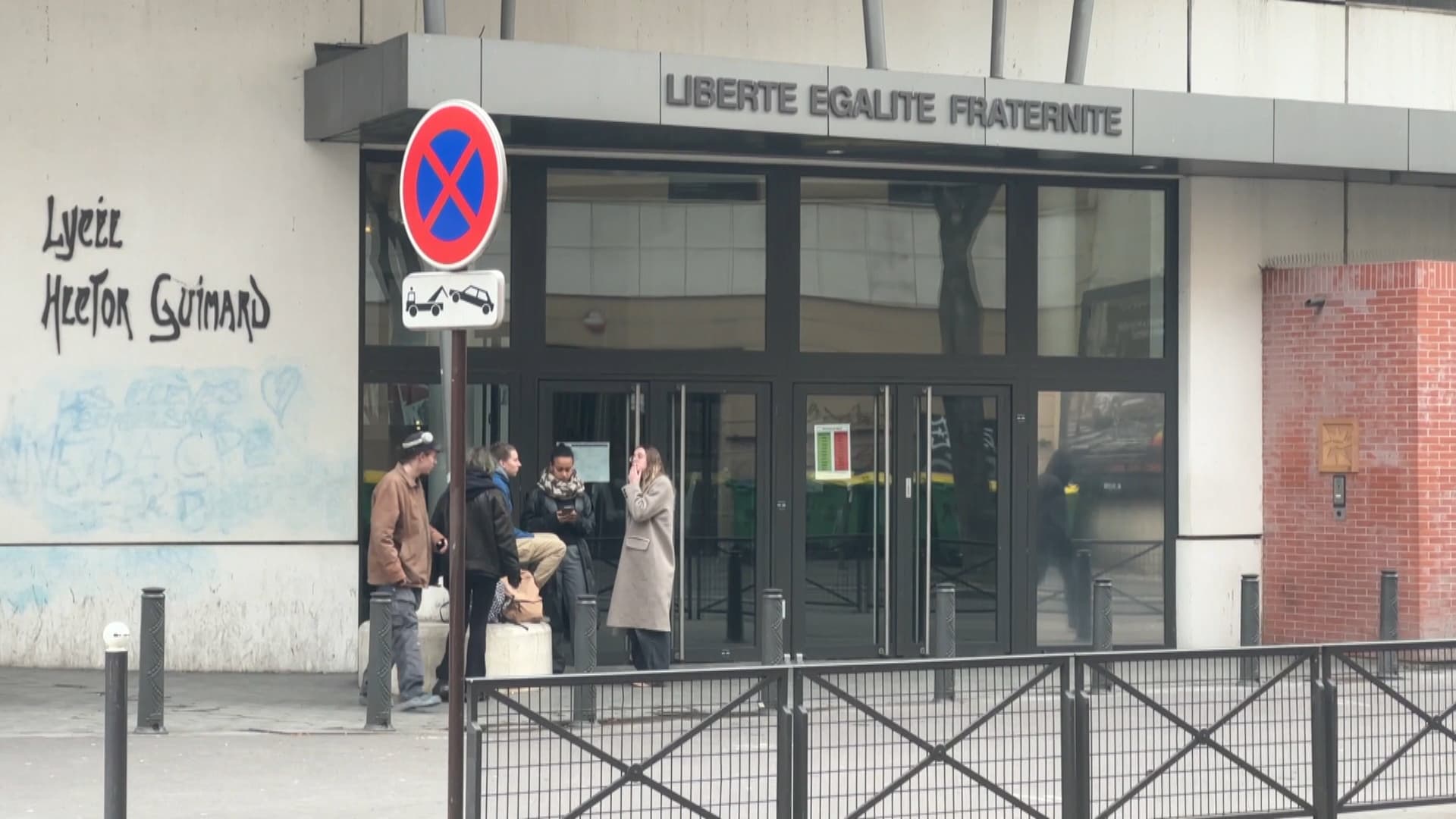 "Lycéens le jour, SDF la nuit": une centaine d'élèves précaires ...