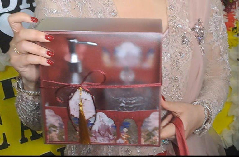 Mewah! InI Isi Souvenir Pernikahan Kakak Fuji, Frans Faisal dan Indah ... Mewah! InI Isi Souvenir Pernikahan Kakak Fuji, Frans Faisal dan Indah ...