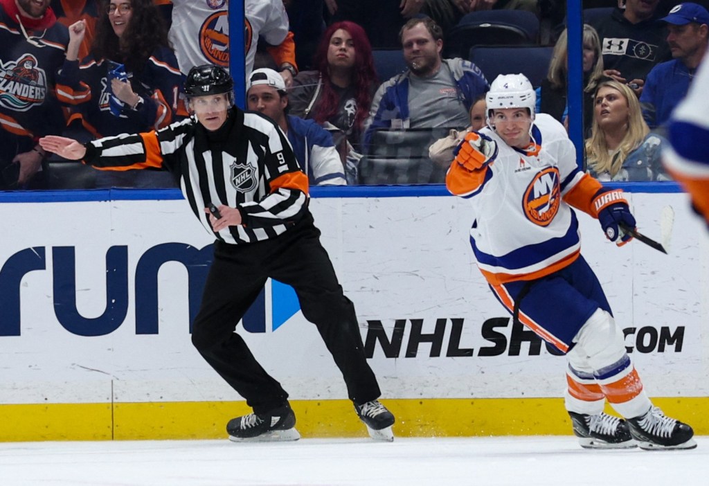 Islanders nip Lightning in OT for seventh straight win despite losing ...
