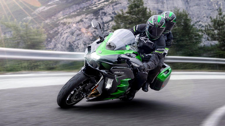 10 Fast Motorcycles You Can Ride Daily
