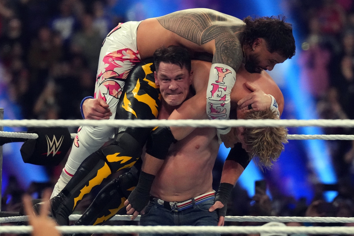 Unforgettable images from the heart-pounding WWE Royal Rumble