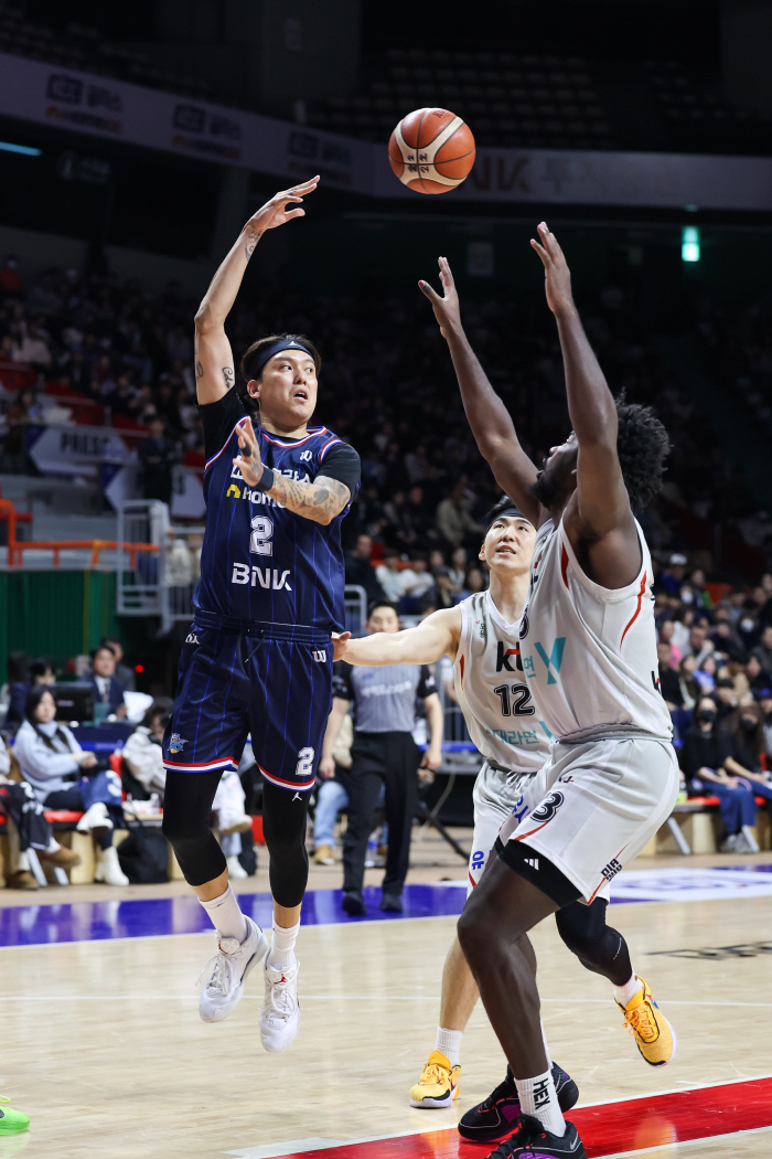 KT, 완전체 KCC에 대승. 36점 폭발 켐바오 앞세운 소노, DB에 혈투 끝 승리(종합)