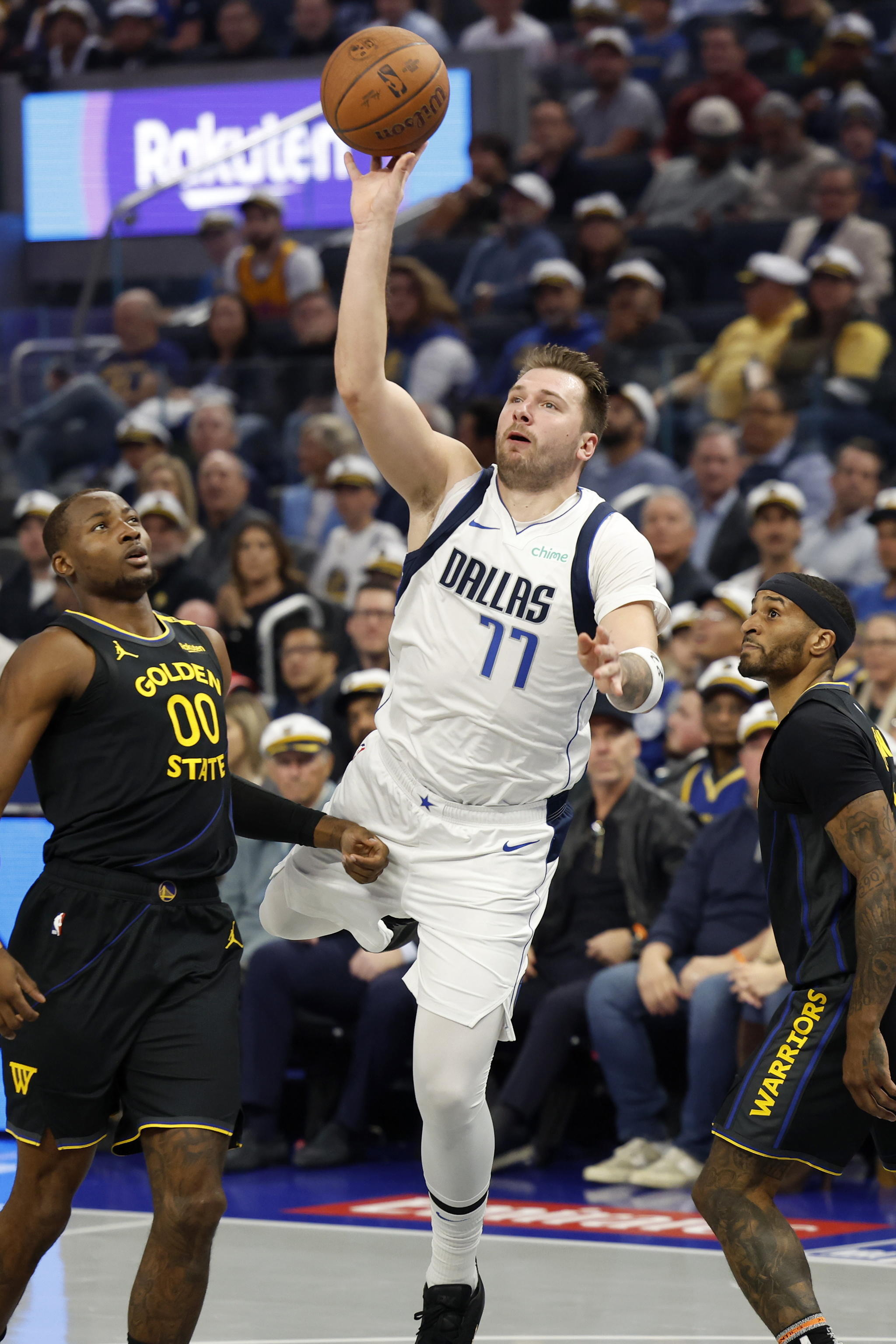 Basket: Nba; Doncic va ai Lakers, Davis a Dallas