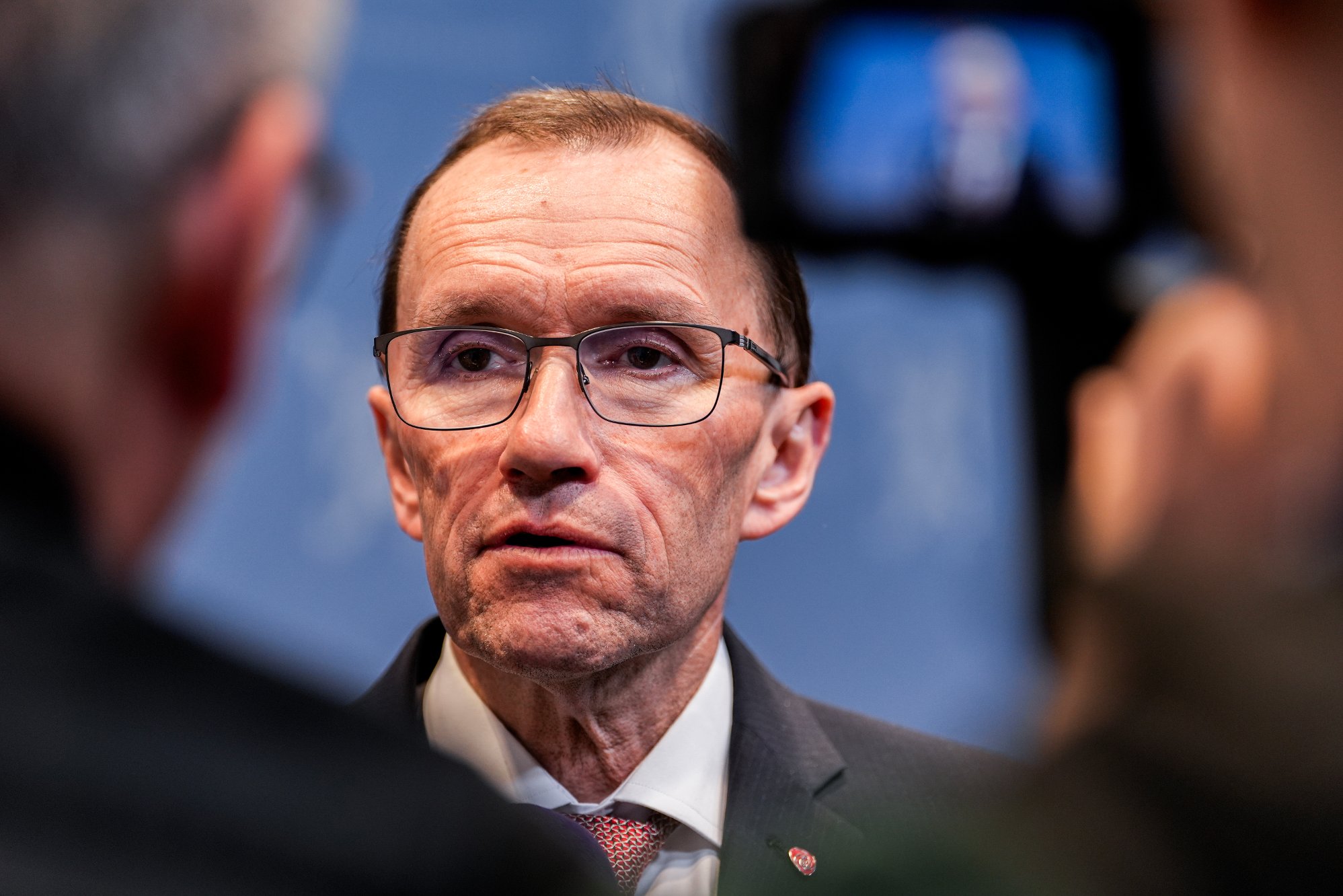 Barth Eide: – Uklokt å innføre tollsatser