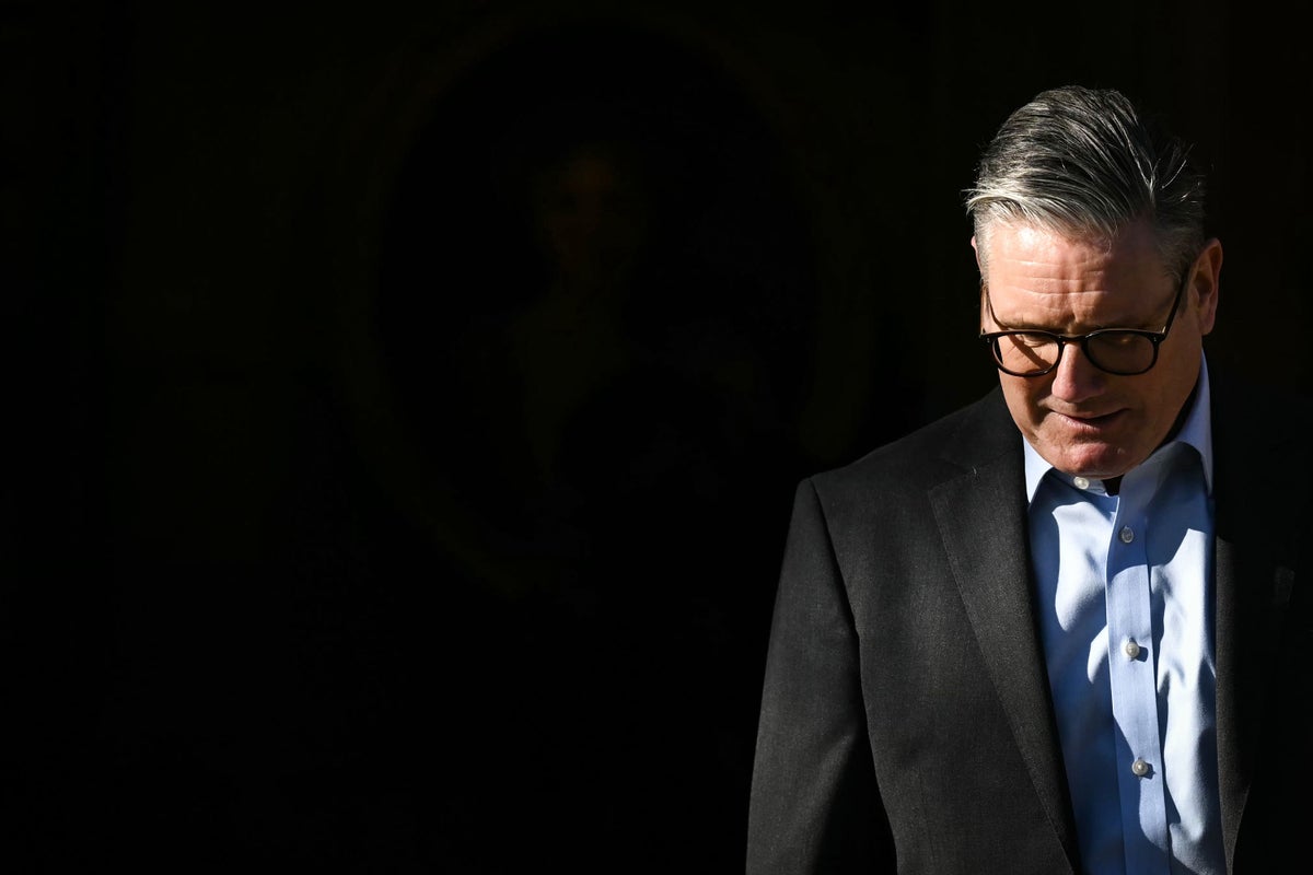 Fox Exec ‘tried to stick his tongue down my throat,’ says former host ...