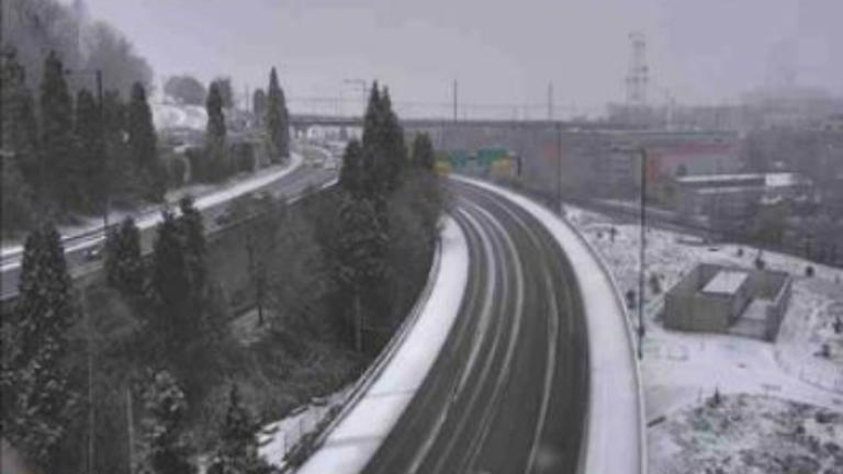 LIVE UPDATES: Snow falling in Seattle area, WA lowlands