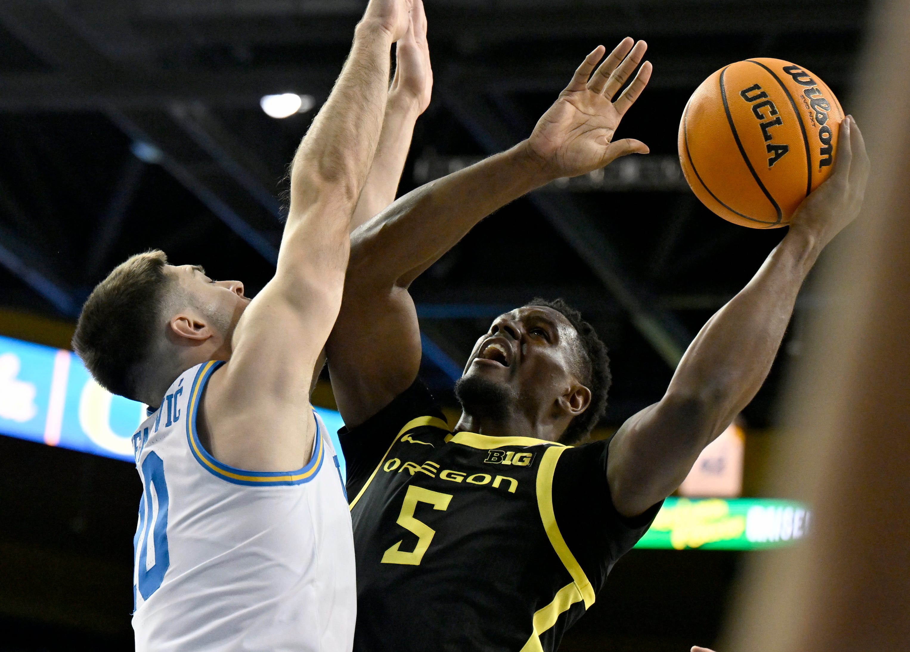 Nebraska at Oregon odds, picks and predictions