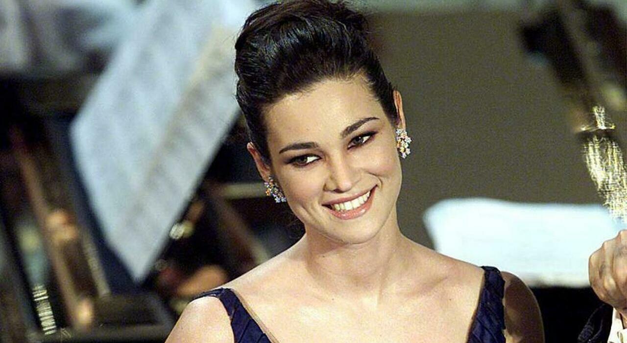 Manuela Arcuri presenta "Tradita", in cui recita con il figlio di 10 anni: «Da giovane a un ...