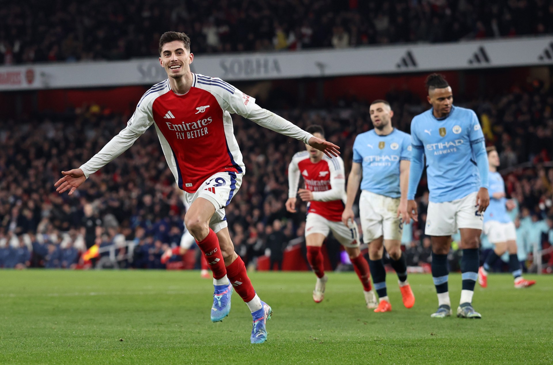 Arsenal 5-1 Man City: Gunners thump champions to keep Premier League ...