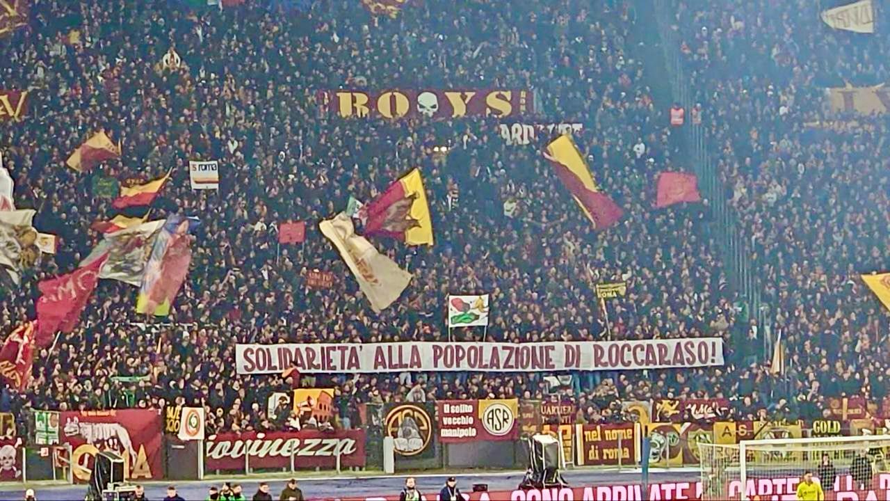 Gli striscioni su Roccaraso in curva a Roma-Napoli, lo sfottò romanista ...