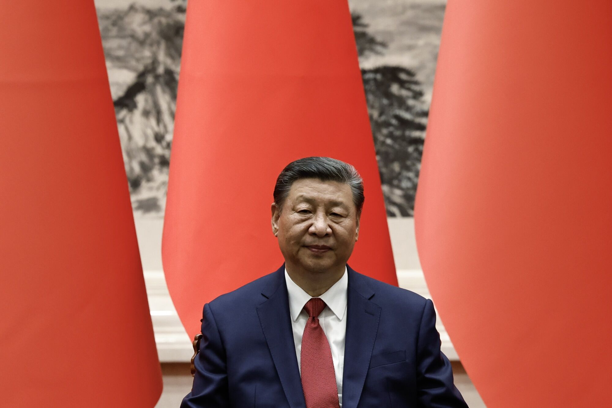Xi Weighs Retaliation After Trump Hits China With 10% Tariff