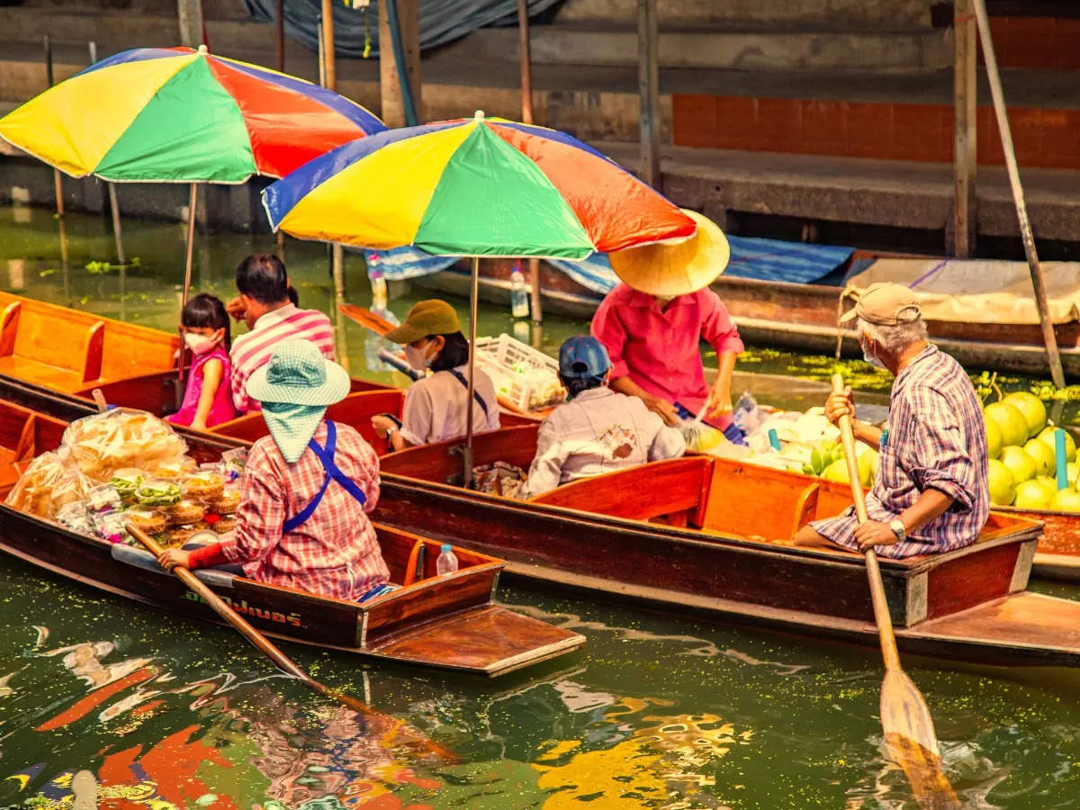 Asia’s 7 most vibrant floating markets you must visit