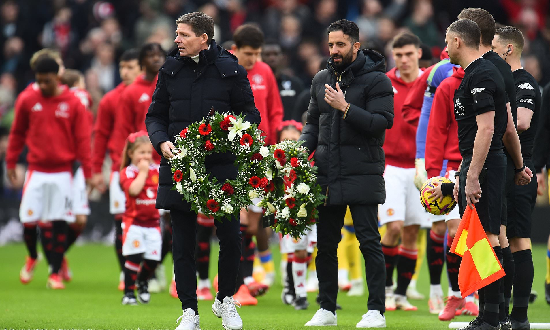 Man United pay tribute to 1958 Munich Air Disaster victims ahead of ...