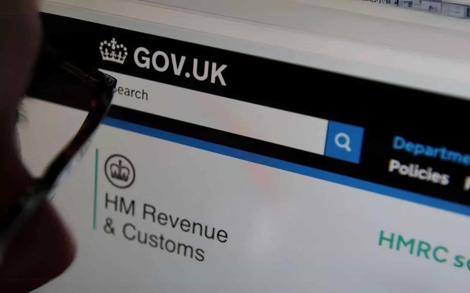 HMRC Clarifies £100 Penalty for Barclays Customers Affected by Outage