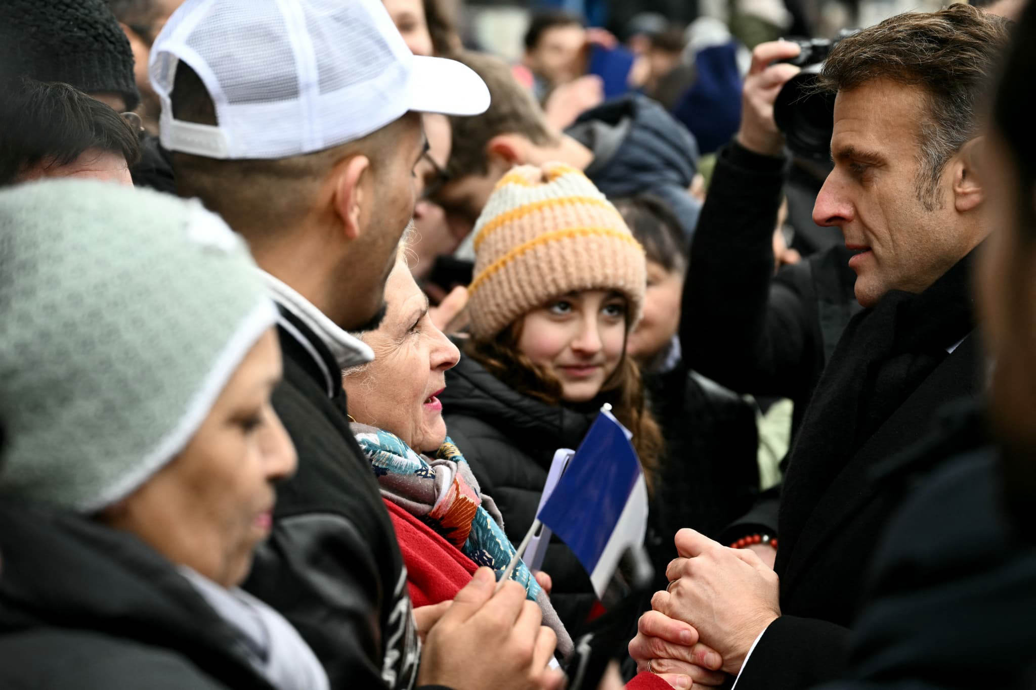 Emmanuel Macron à Colmar commémore la libération et s'octroie un bain ... Emmanuel Macron à Colmar commémore la libération et s'octroie un bain ...