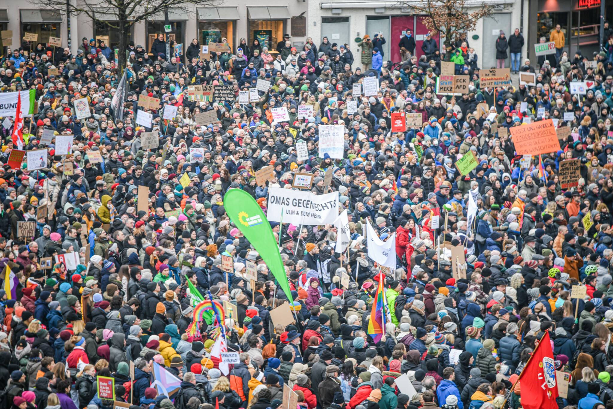 Auch am Sonntag wieder zahlreiche Demonstrationen gegen AfD und CDU-Kurs