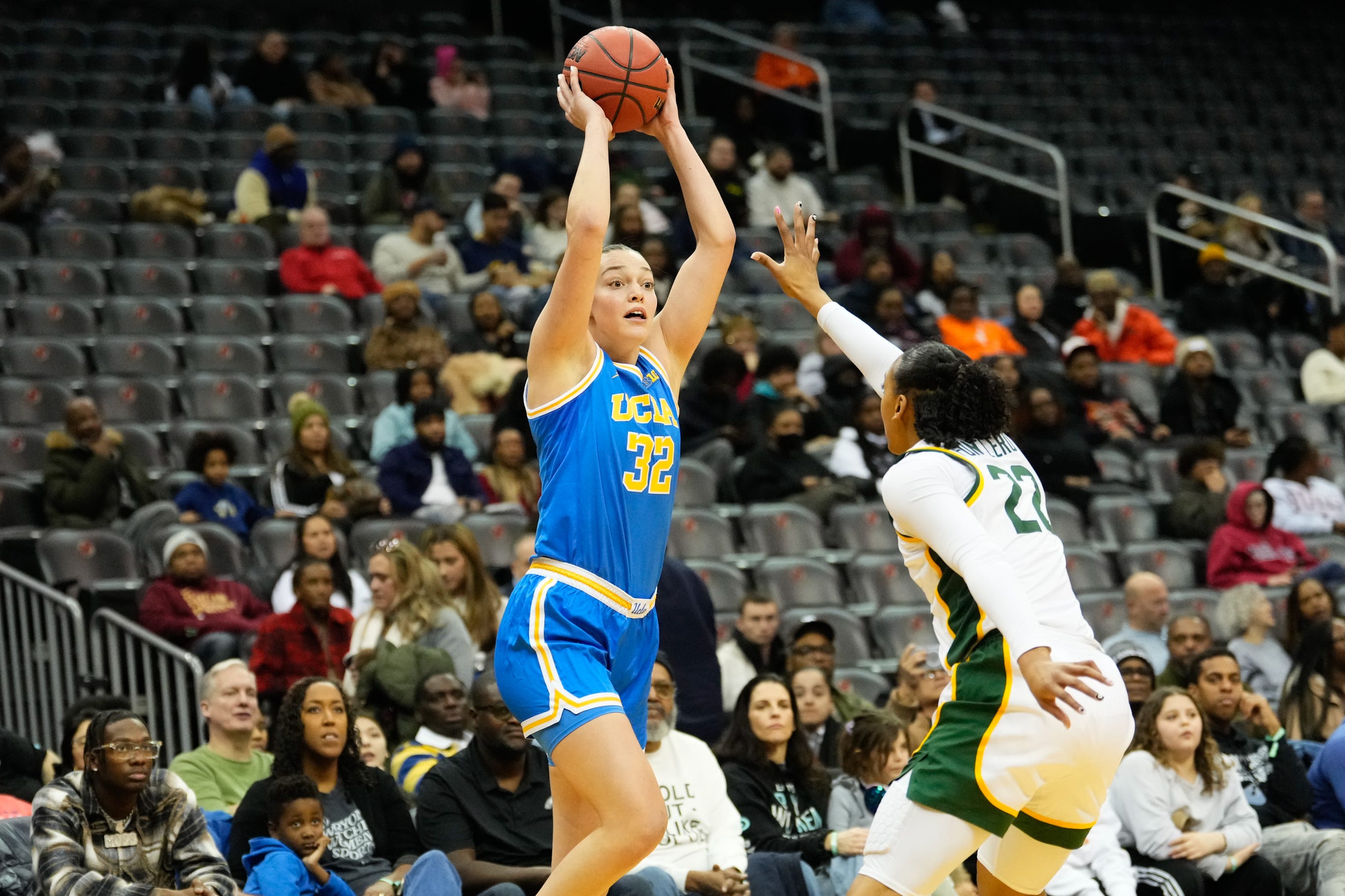 No. 3 UCLA women's basketball falls to No. 4 Texas -- recap
