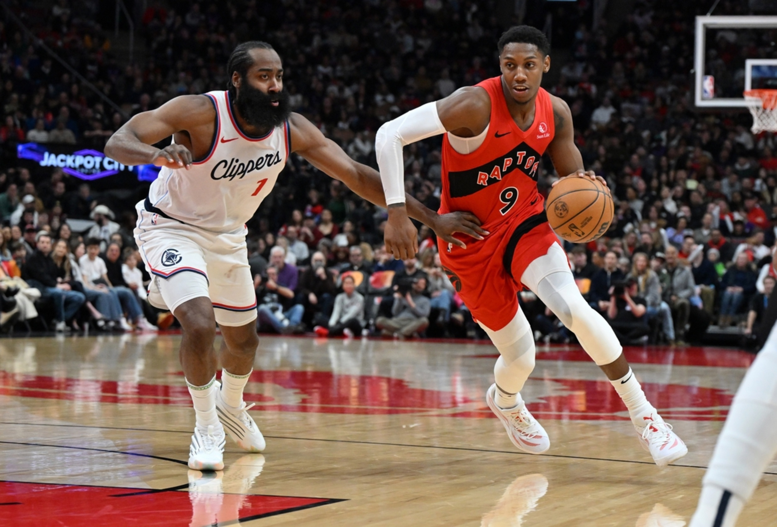 Raptors use big third quarter to down Clippers