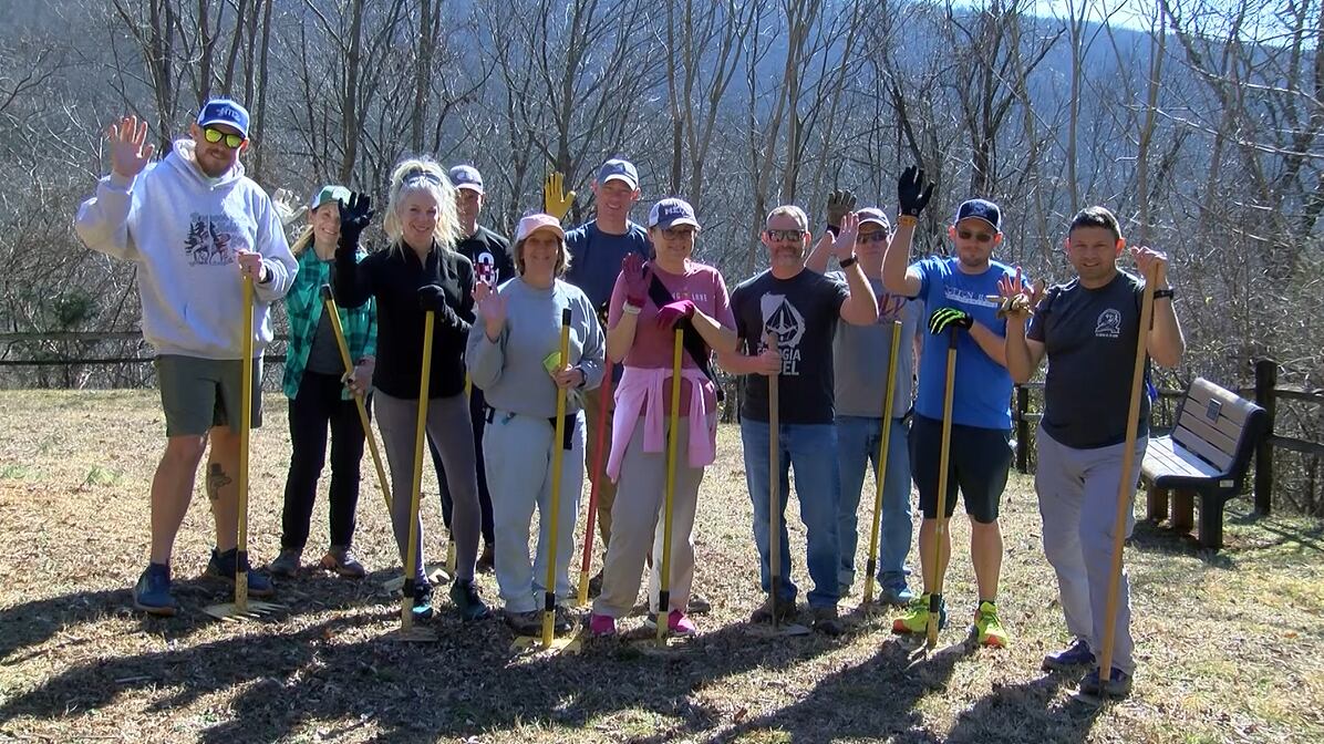 Huntsville Track Club hosts Bankhead Parkway Trailhead clean-up event