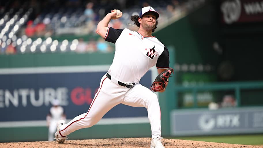 Texas Rangers Should Consider Bringing This Closer to Spring Training