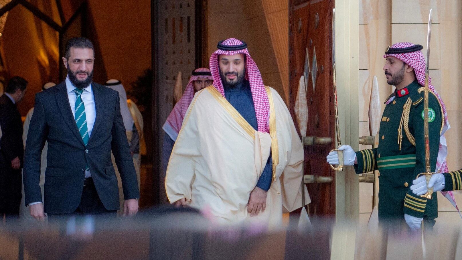 Al Shara holds talks with Saudi Crown Prince Mohammed bin Salman on ...