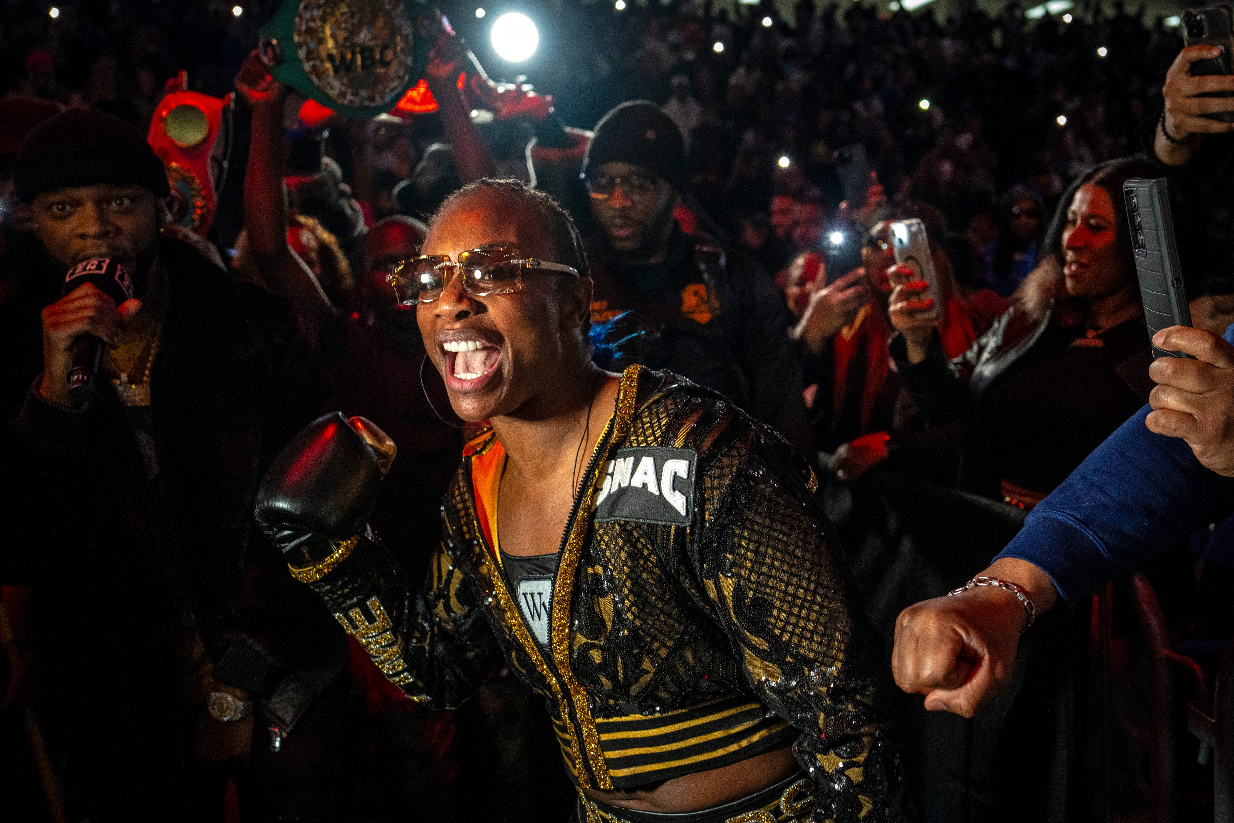 Claressa Shields vs Danielle Perkins boxing fight: Shields wins ...