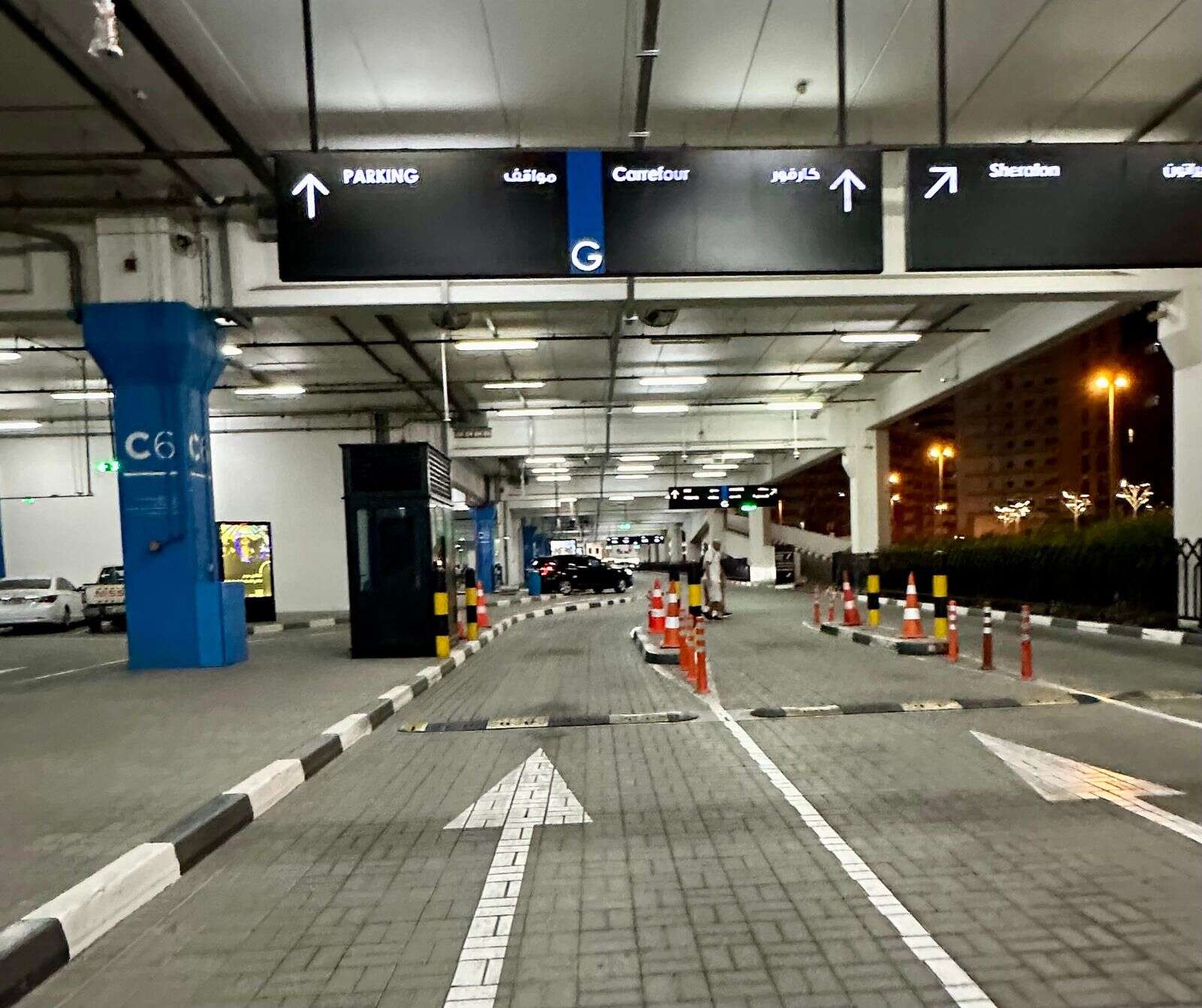 Dubai: Barrierless parking at Mall of the Emirates begins today; all ...