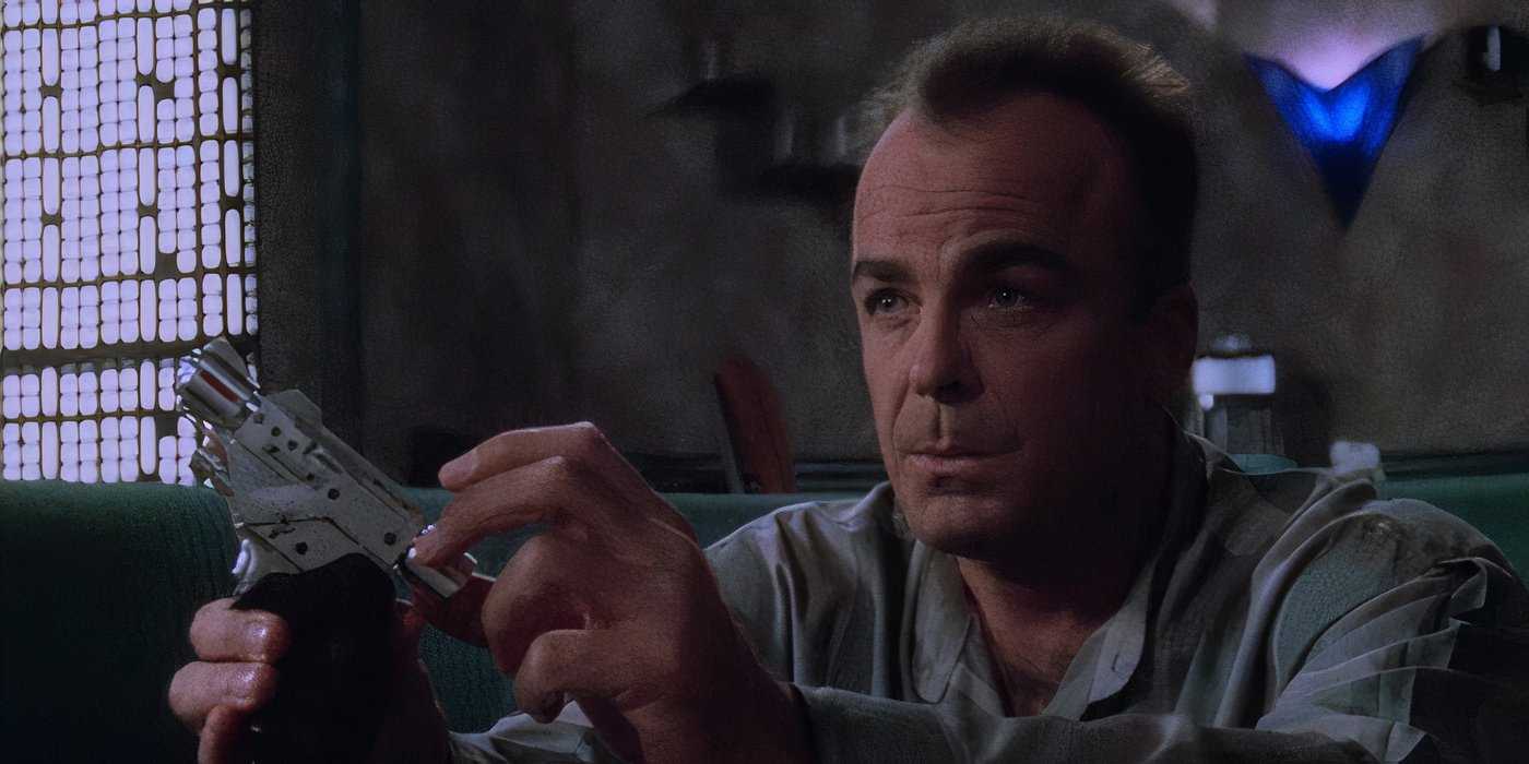 Babylon 5 Is Ripe For a Reboot, And There's an Easy Way to Make It Happen