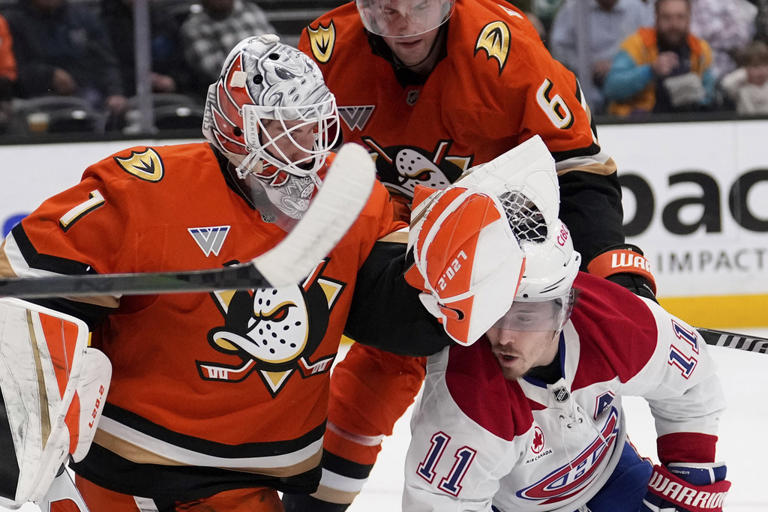 Alex Killorn leads the Anaheim Ducks' rally for a 3-2 win over the ...