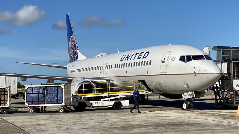 United Airlines gate agent punched in face, passenger arrested