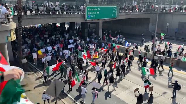 Anti-ICE protesters block 101 freeway in Downtown LA