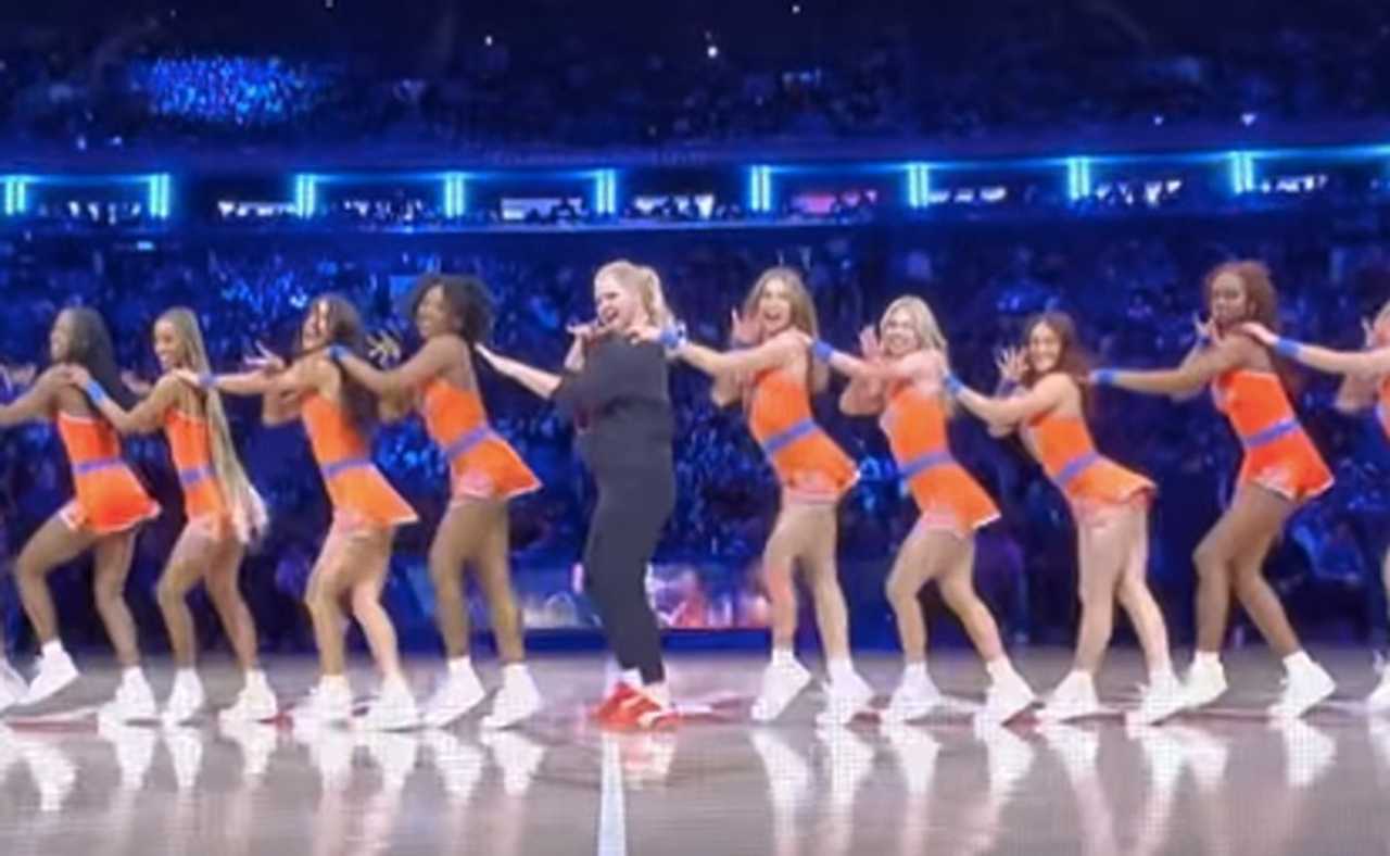 Amy Schumer Pulls Off Ultimate Halftime Surprise With Knicks City Dancers