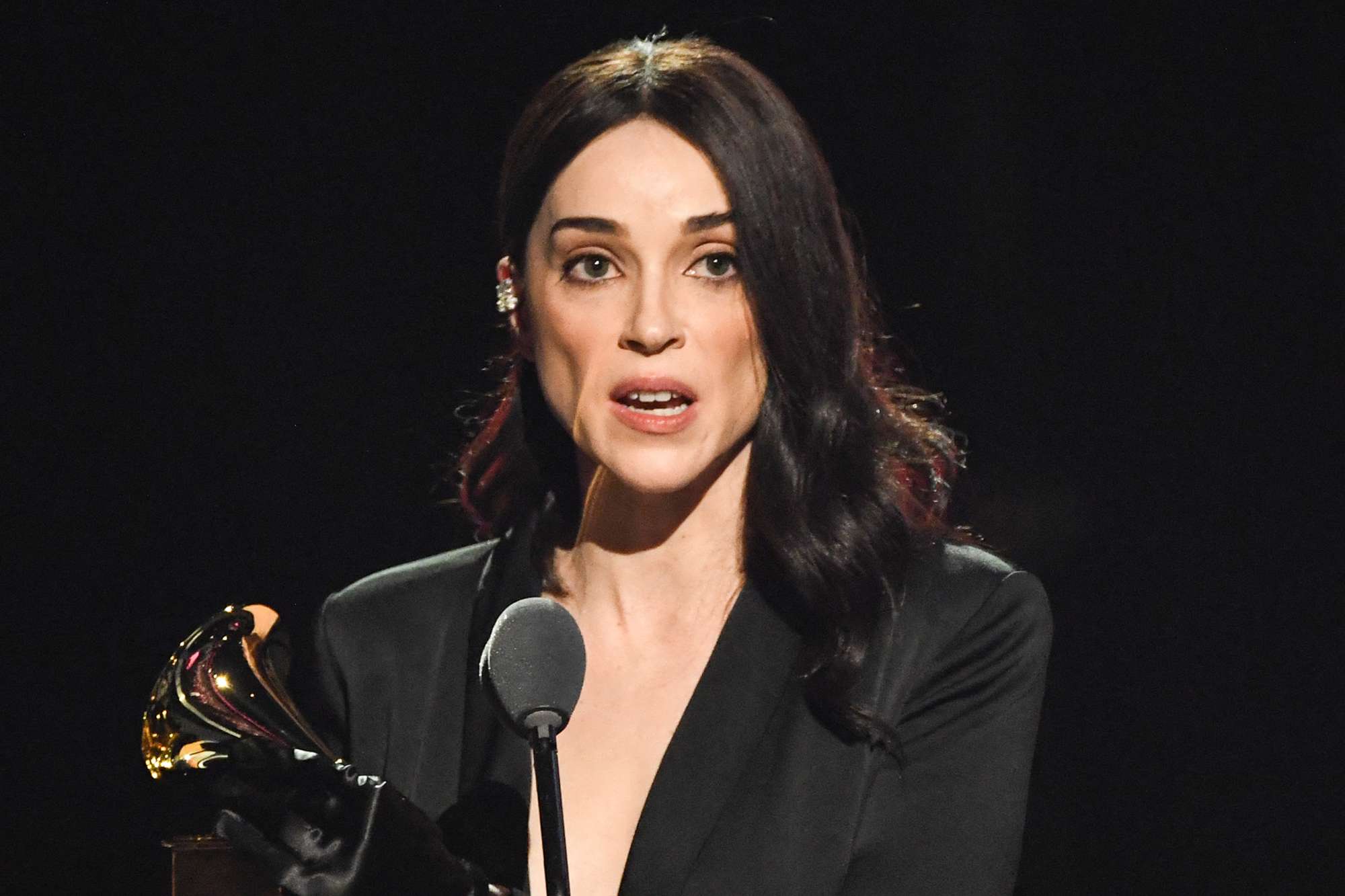 St. Vincent Reveals She's Married — and Has a Daughter — During Her ...