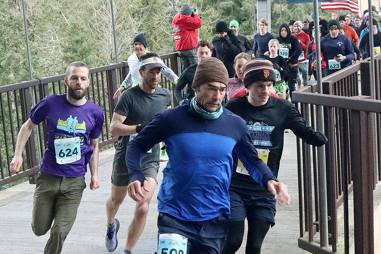 RUN THE PENINSULA: More than 330 brave the cold at Elwha Bridge Run