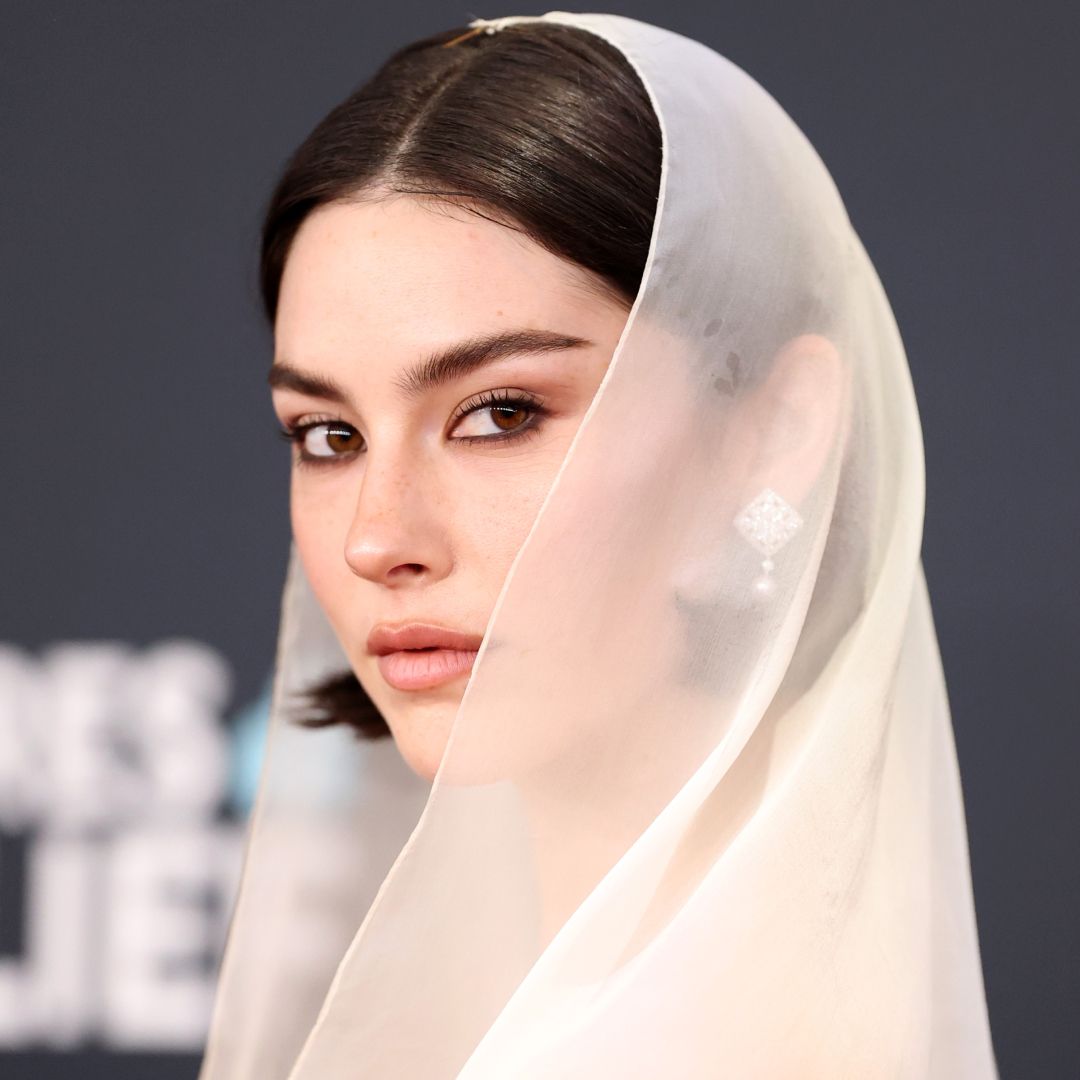 Why Gracie Abrams Feels "Lucky" to Have Witnessed Taylor Swift Dealing ...