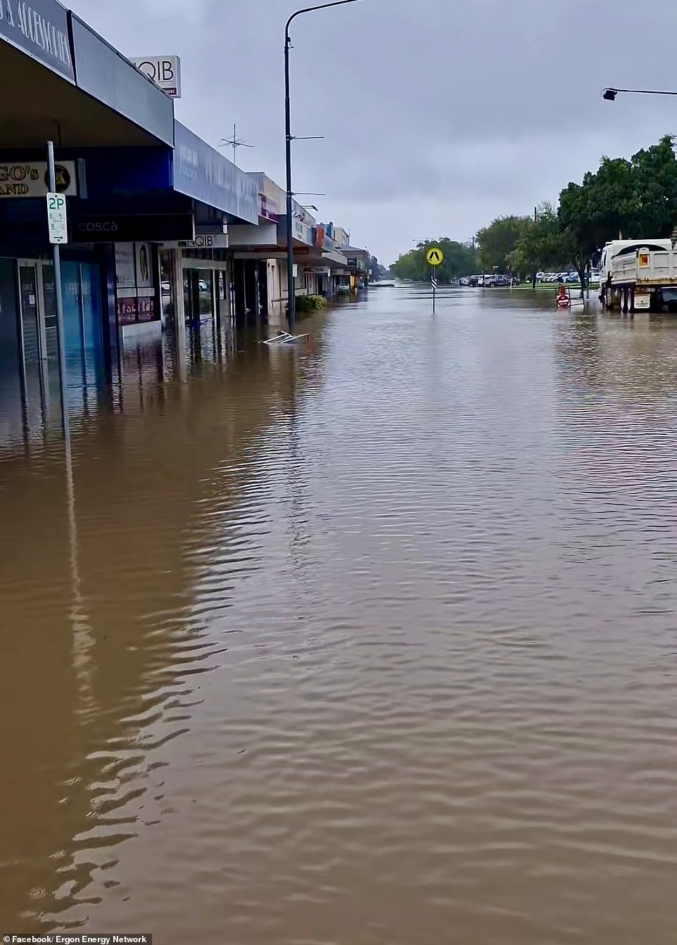 Bridge collapses in North Queensland amid flood and croc emergency