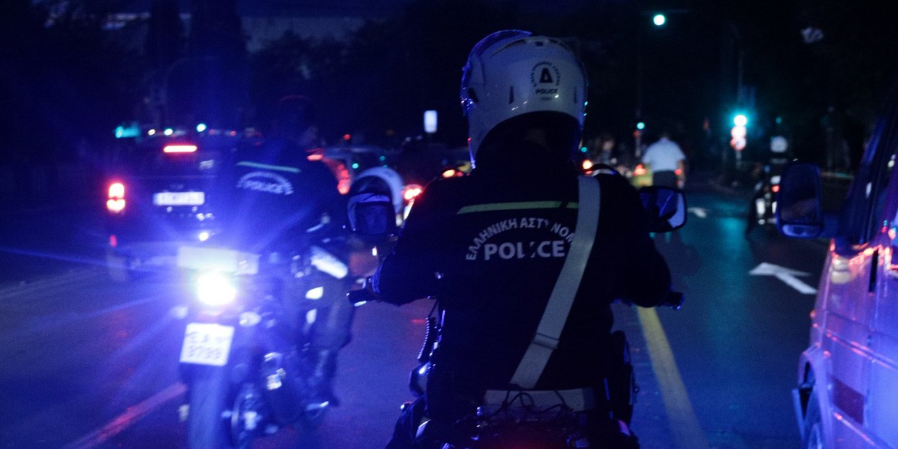 Συνελήφθη γνωστός τραγουδιστής στο κέντρο της Αθήνας -Οδηγούσε ...