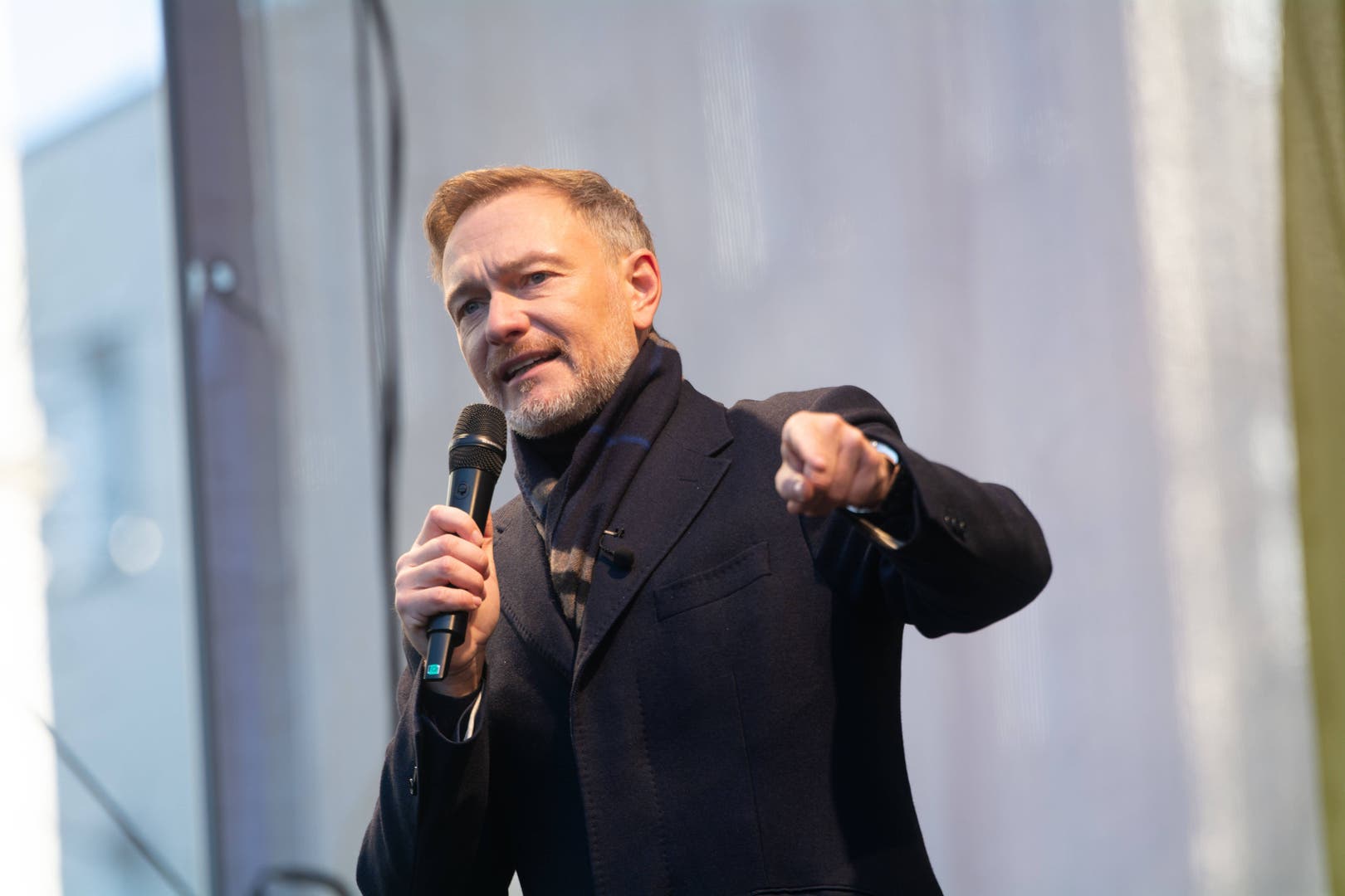 KURZMELDUNGEN - FDP-Chef Lindner will eine Koalition mit den Grünen per ...