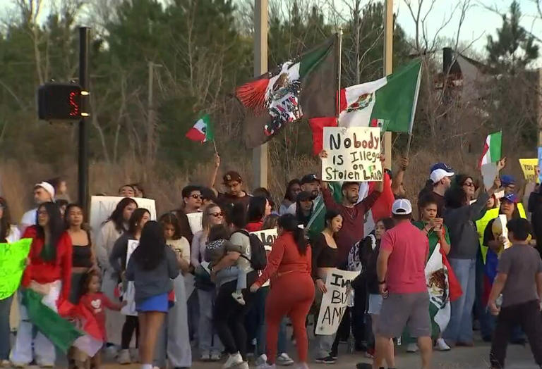 People gather on Riverside to protest immigration rights