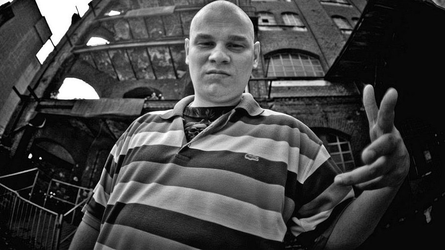 Nie żyje polski raper. Został znaleziony martwy w swoim mieszkaniu