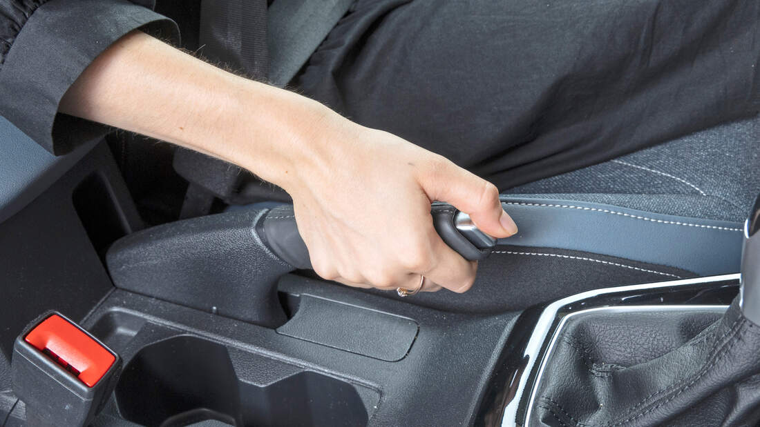 Handbremse eingefroren: So löst man sie ganz leicht