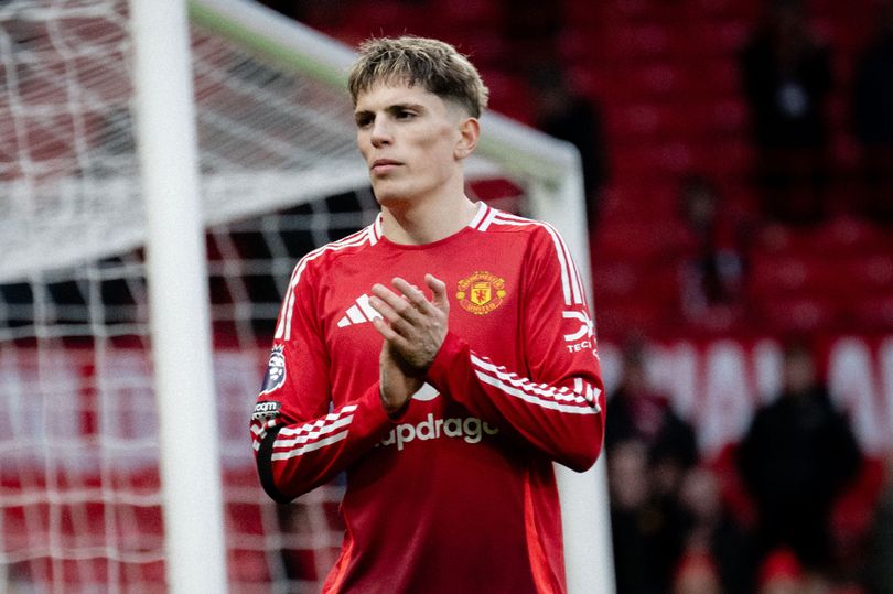 Alejandro Garnacho fires clear Man Utd transfer message amid Chelsea ...