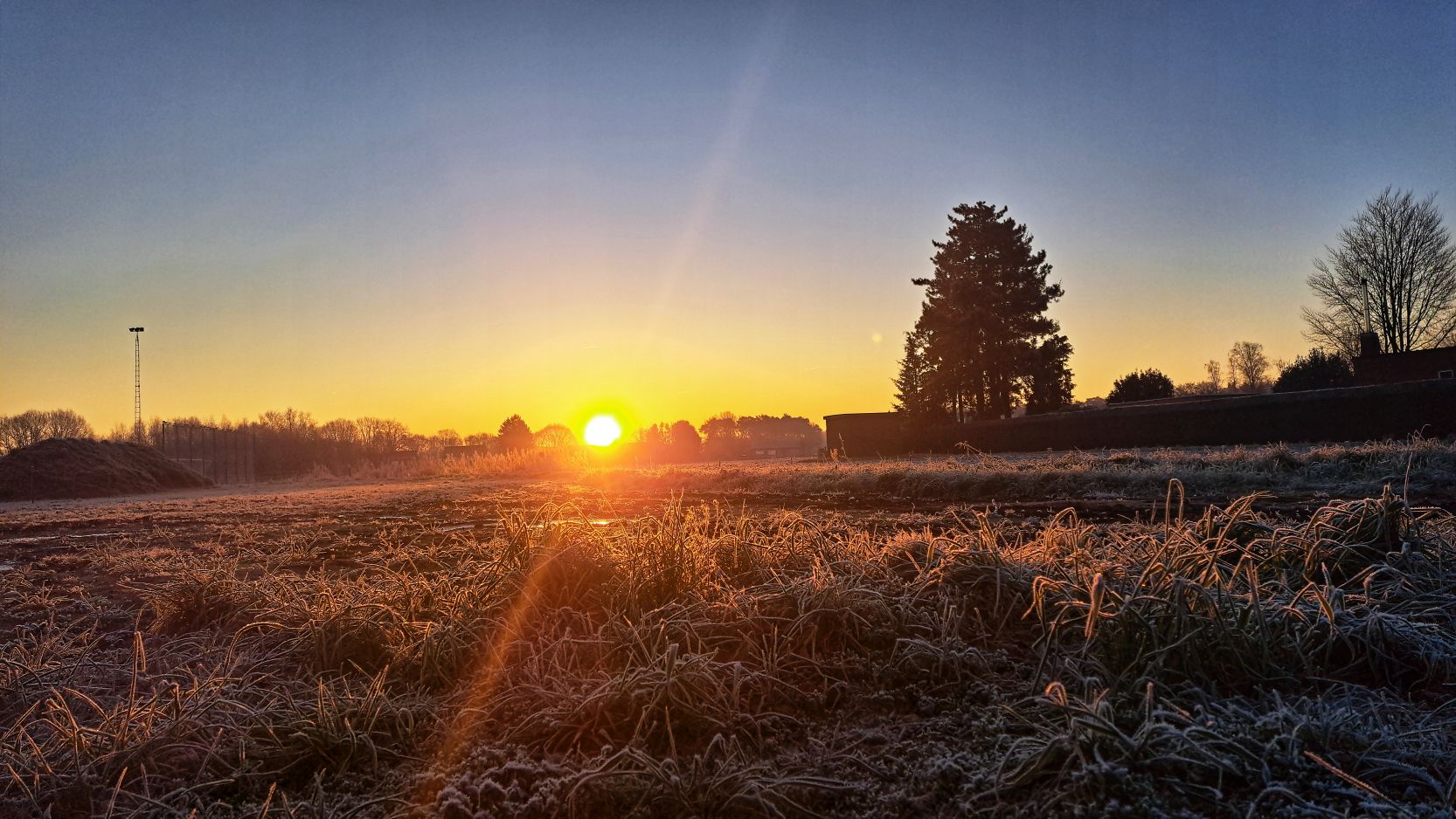 Weerman Samuel: "Nieuwe werkweek brengt overwegend droog weer"