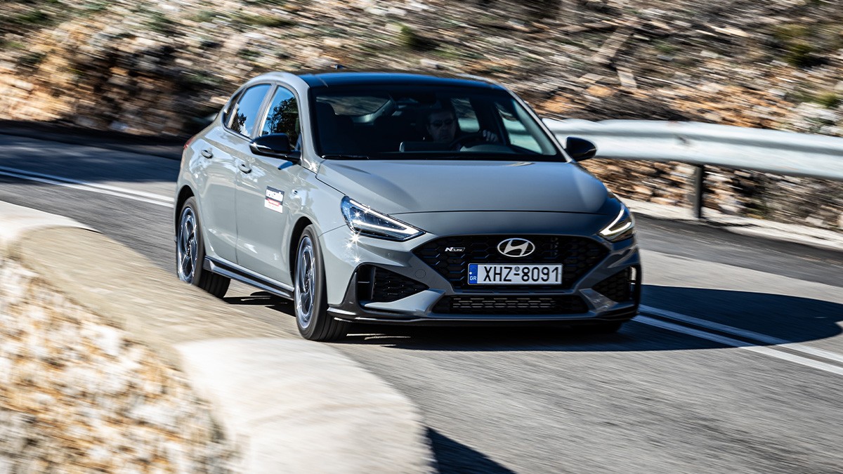 Δοκιμή: Hyundai i30 Fastback 1.5 T-GDI 48V Hybrid 7-DCT