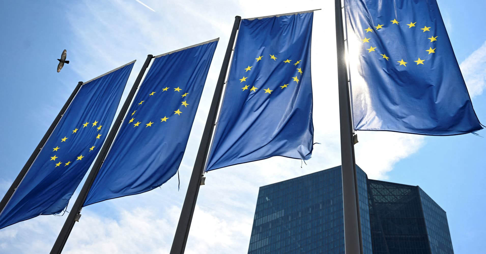 EU leaders meet to talk defense but Trump and his tariffs loom large EU leaders meet to talk defense but Trump and his tariffs loom large