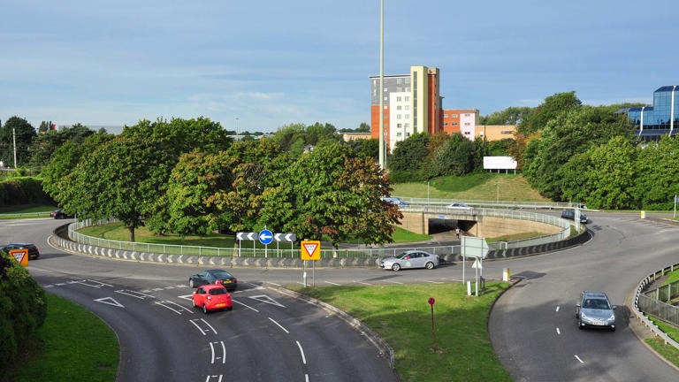 Which lane should you use on an unmarked roundabout?