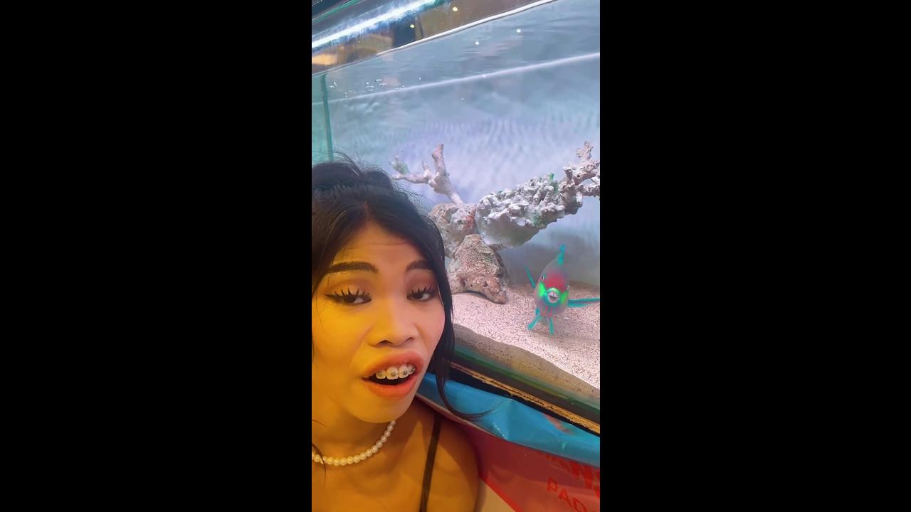 Hilarious moment girl with buck teeth meets 'doppelganger' fish with ...